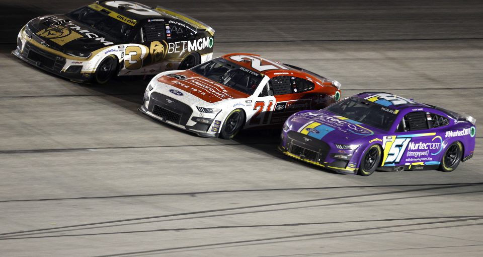 NASCAR Revs Up Race-Day Viewing Experience with Live In-Car - Jayski's ...